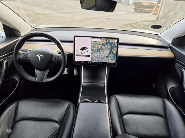 White Tesla Model 3 2020 in Mazeikiai, with an engine capacity of 0.00 L and mileage of 201 thousand km for 13400 €, photo 9 on AUTOMOTO.COM.LV