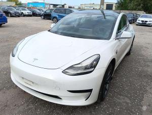White Tesla Model 3 2020 in Marijampole, with an engine capacity of 0.00 L and mileage of 146 thousand km for 12400 €, photo 3 on AUTOMOTO.COM.LV