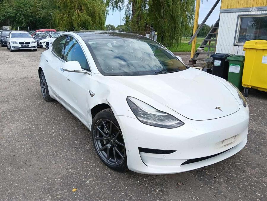 White Tesla Model 3 2020 in Marijampole, with an engine capacity of 0.00 L and mileage of 146 thousand km for 12400 €, photo 5 on AUTOMOTO.COM.LV