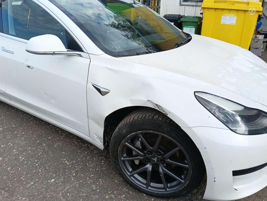 White Tesla Model 3 2020 in Marijampole, with an engine capacity of 0.00 L and mileage of 146 thousand km for 12400 €, photo 6 on AUTOMOTO.COM.LV