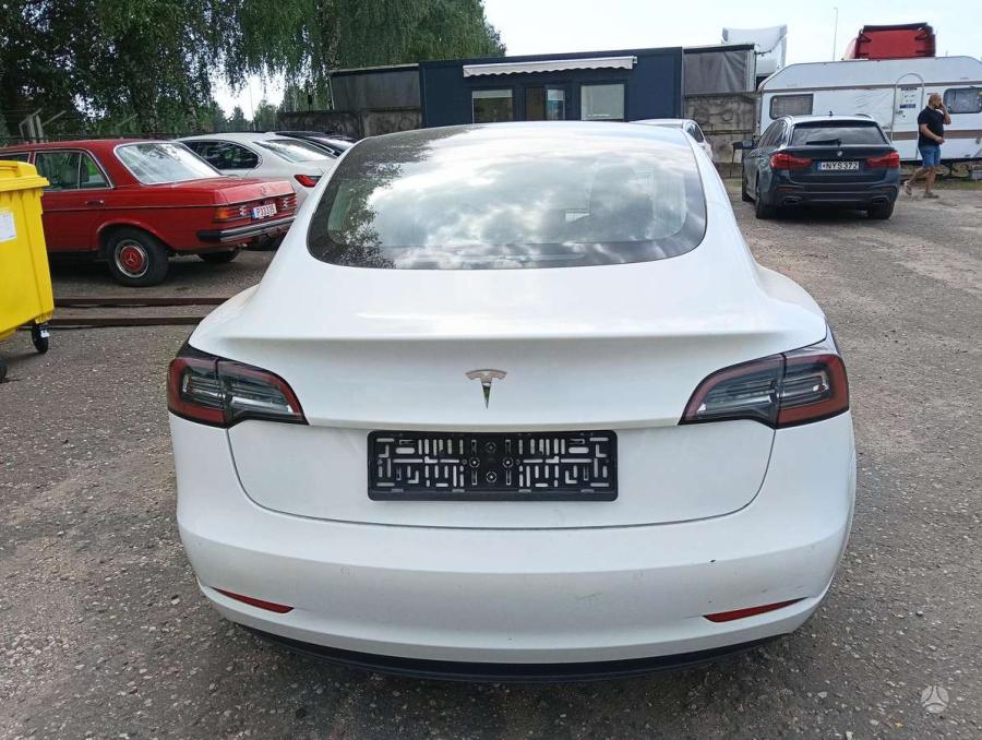 White Tesla Model 3 2020 in Marijampole, with an engine capacity of 0.00 L and mileage of 146 thousand km for 12400 €, photo 12 on AUTOMOTO.COM.LV
