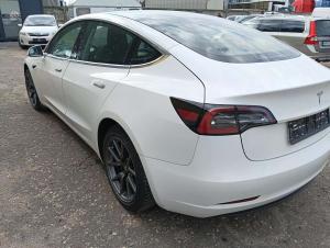 White Tesla Model 3 2020 in Marijampole, with an engine capacity of 0.00 L and mileage of 146 thousand km for 12400 €, photo 13 on AUTOMOTO.COM.LV