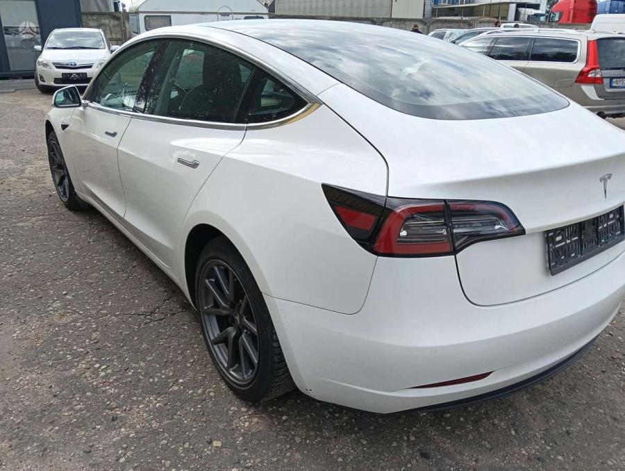 White Tesla Model 3 2020 in Marijampole, with an engine capacity of 0.00 L and mileage of 146 thousand km for 12400 €, photo 13 on AUTOMOTO.COM.LV