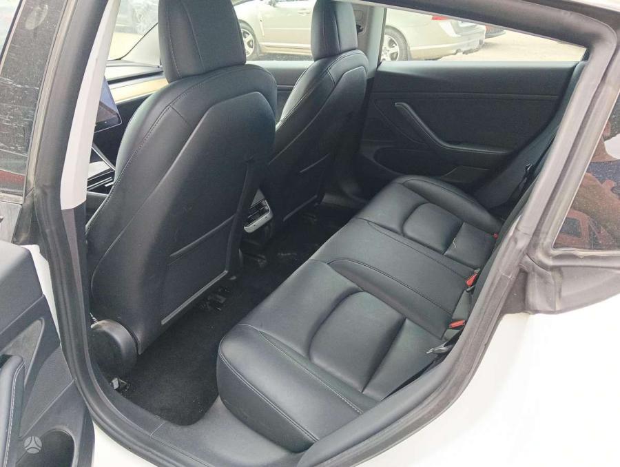 White Tesla Model 3 2020 in Marijampole, with an engine capacity of 0.00 L and mileage of 146 thousand km for 12400 €, photo 15 on AUTOMOTO.COM.LV