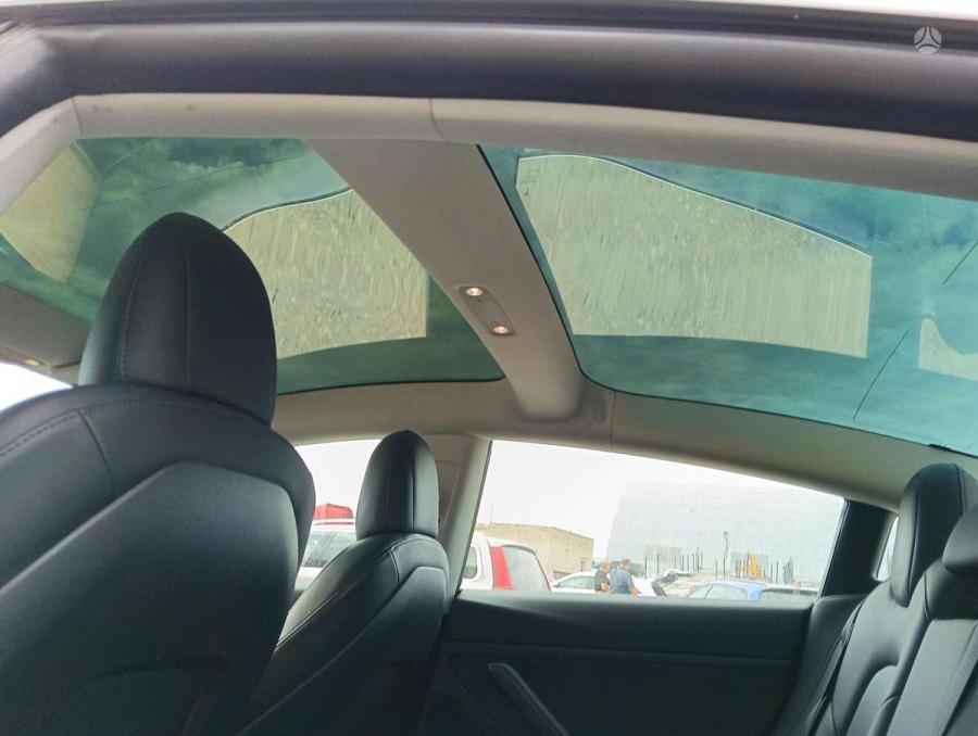 White Tesla Model 3 2020 in Marijampole, with an engine capacity of 0.00 L and mileage of 146 thousand km for 12400 €, photo 16 on AUTOMOTO.COM.LV