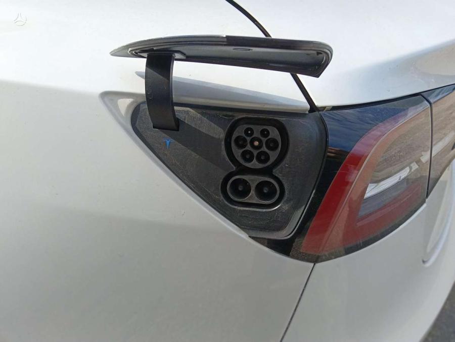 White Tesla Model 3 2020 in Marijampole, with an engine capacity of 0.00 L and mileage of 146 thousand km for 12400 €, photo 20 on AUTOMOTO.COM.LV