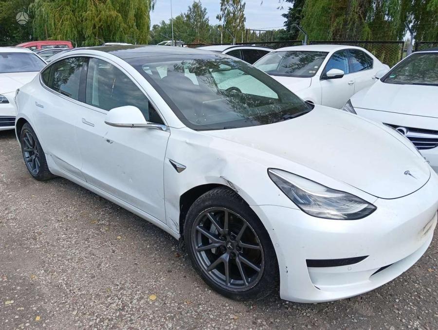 White Tesla Model 3 2020 in Marijampole, with an engine capacity of 0.00 L and mileage of 146 thousand km for 12400 €, photo 22 on AUTOMOTO.COM.LV