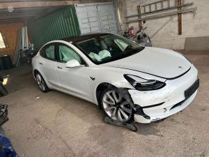 White Tesla Model 3 2020 in Marijampole, with an engine capacity of 0.00 L and mileage of 73 thousand km for 12200 €, photo 3 on AUTOMOTO.COM.LV