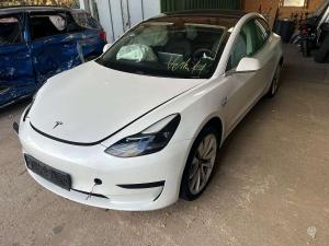 White Tesla Model 3 2020 in Marijampole, with an engine capacity of 0.00 L and mileage of 73 thousand km for 12200 €, photo 7 on AUTOMOTO.COM.LV