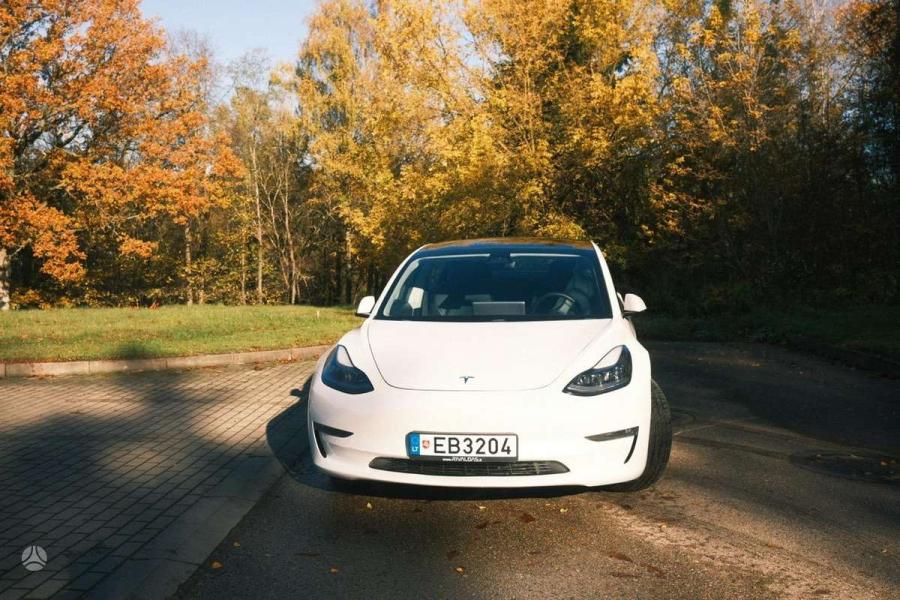 Balts Tesla Model 3 2021 Palanga, ar dzinēja tilpumu 0.00 L un nobraukumu 114 tūkst. km par 26000 €, foto 3 vietnē AUTOMOTO.COM.LV