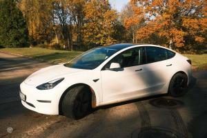 Balts Tesla Model 3 2021 Palanga, ar dzinēja tilpumu 0.00 L un nobraukumu 114 tūkst. km par 26000 €, foto 5 vietnē AUTOMOTO.COM.LV