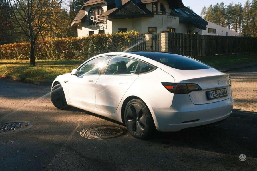 Balts Tesla Model 3 2021 Palanga, ar dzinēja tilpumu 0.00 L un nobraukumu 114 tūkst. km par 26000 €, foto 6 vietnē AUTOMOTO.COM.LV