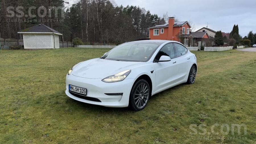 White Tesla Model 3 2021 in Riga, with an engine capacity of 0.00 L and mileage of 193 thousand km for 22500 €, photo 1 on AUTOMOTO.COM.LV