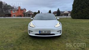 White Tesla Model 3 2021 in Riga, with an engine capacity of 0.00 L and mileage of 193 thousand km for 22500 €, photo 2 on AUTOMOTO.COM.LV