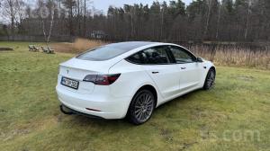 White Tesla Model 3 2021 in Riga, with an engine capacity of 0.00 L and mileage of 193 thousand km for 22500 €, photo 5 on AUTOMOTO.COM.LV