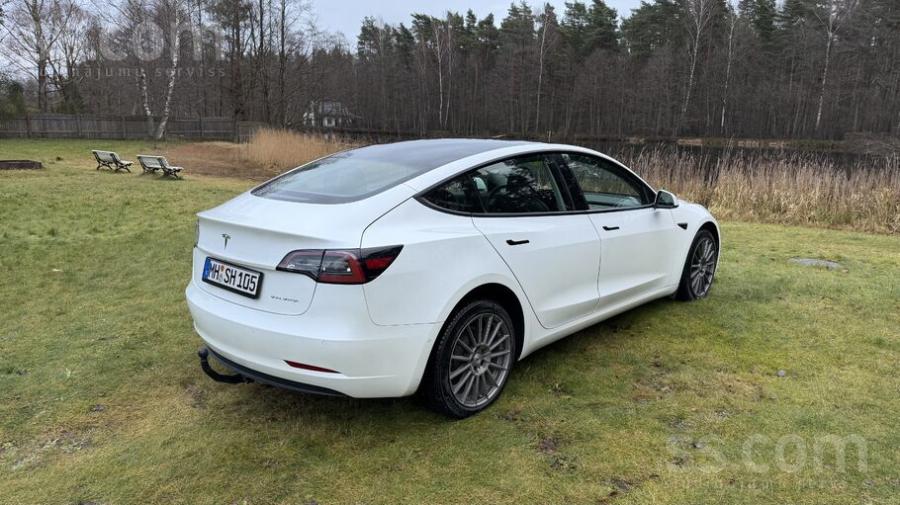 White Tesla Model 3 2021 in Riga, with an engine capacity of 0.00 L and mileage of 193 thousand km for 22500 €, photo 5 on AUTOMOTO.COM.LV