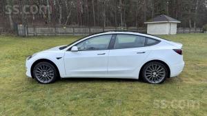 White Tesla Model 3 2021 in Riga, with an engine capacity of 0.00 L and mileage of 193 thousand km for 22500 €, photo 9 on AUTOMOTO.COM.LV