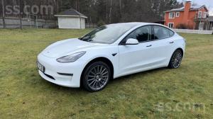 White Tesla Model 3 2021 in Riga, with an engine capacity of 0.00 L and mileage of 193 thousand km for 22500 €, photo 10 on AUTOMOTO.COM.LV
