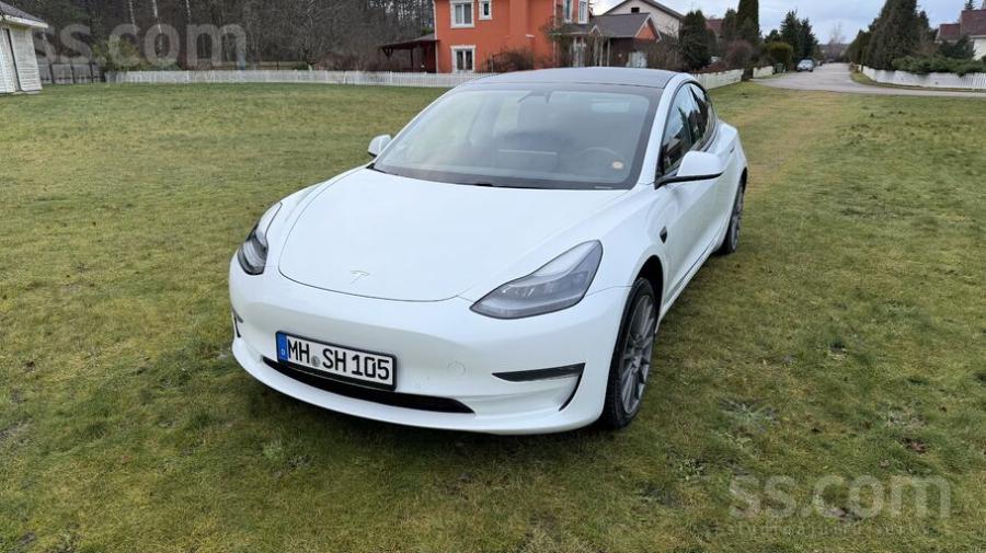 White Tesla Model 3 2021 in Riga, with an engine capacity of 0.00 L and mileage of 193 thousand km for 22500 €, photo 11 on AUTOMOTO.COM.LV