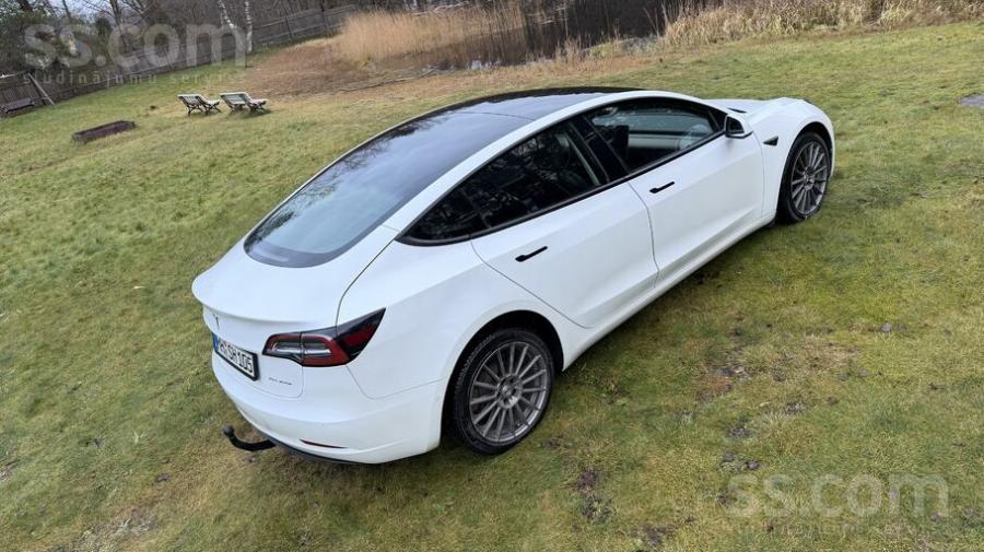 White Tesla Model 3 2021 in Riga, with an engine capacity of 0.00 L and mileage of 193 thousand km for 22500 €, photo 12 on AUTOMOTO.COM.LV