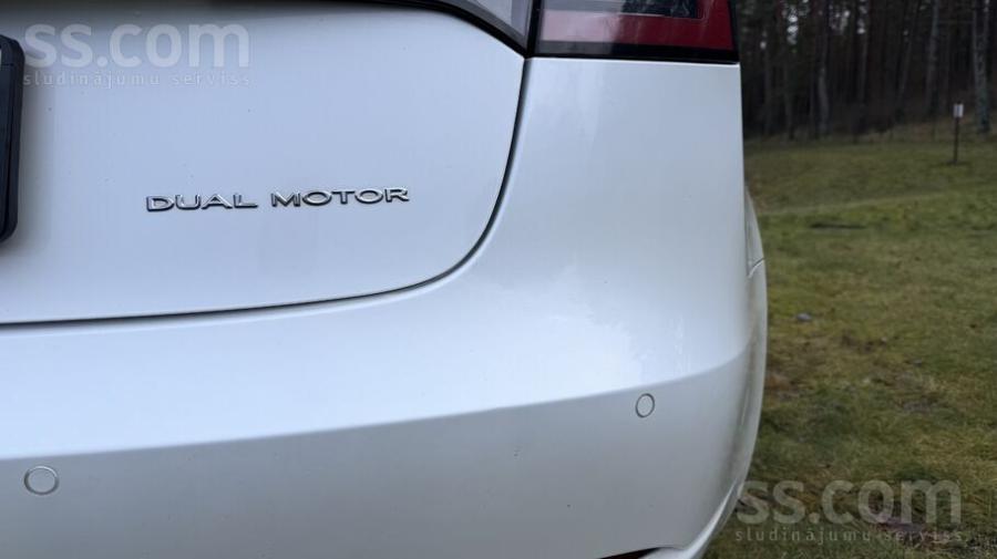 White Tesla Model 3 2021 in Riga, with an engine capacity of 0.00 L and mileage of 193 thousand km for 22500 €, photo 13 on AUTOMOTO.COM.LV