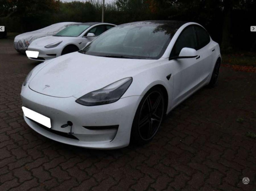White Tesla Model 3 2021 in Siauliai, with an engine capacity of 0.00 L and mileage of 22 thousand km for 19900 €, photo 1 on AUTOMOTO.COM.LV