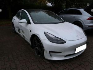 White Tesla Model 3 2021 in Siauliai, with an engine capacity of 0.00 L and mileage of 22 thousand km for 19900 €, photo 2 on AUTOMOTO.COM.LV