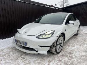 White Tesla Model 3 2021 in Kaunas, with an engine capacity of 0.00 L and mileage of 103 thousand km for 13100 €, photo  on AUTOMOTO.COM.LV