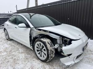 White Tesla Model 3 2021 in Kaunas, with an engine capacity of 0.00 L and mileage of 103 thousand km for 13100 €, photo 3 on AUTOMOTO.COM.LV