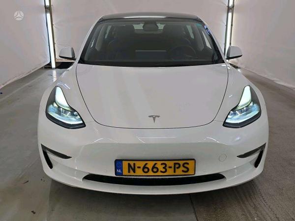 White Tesla Model 3 2021 in Kaunas, with an engine capacity of 0.00 L and mileage of 227 thousand km for 17550 €, photo 2 on AUTOMOTO.COM.LV