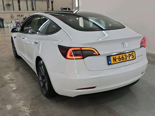 White Tesla Model 3 2021 in Kaunas, with an engine capacity of 0.00 L and mileage of 227 thousand km for 17550 €, photo 4 on AUTOMOTO.COM.LV