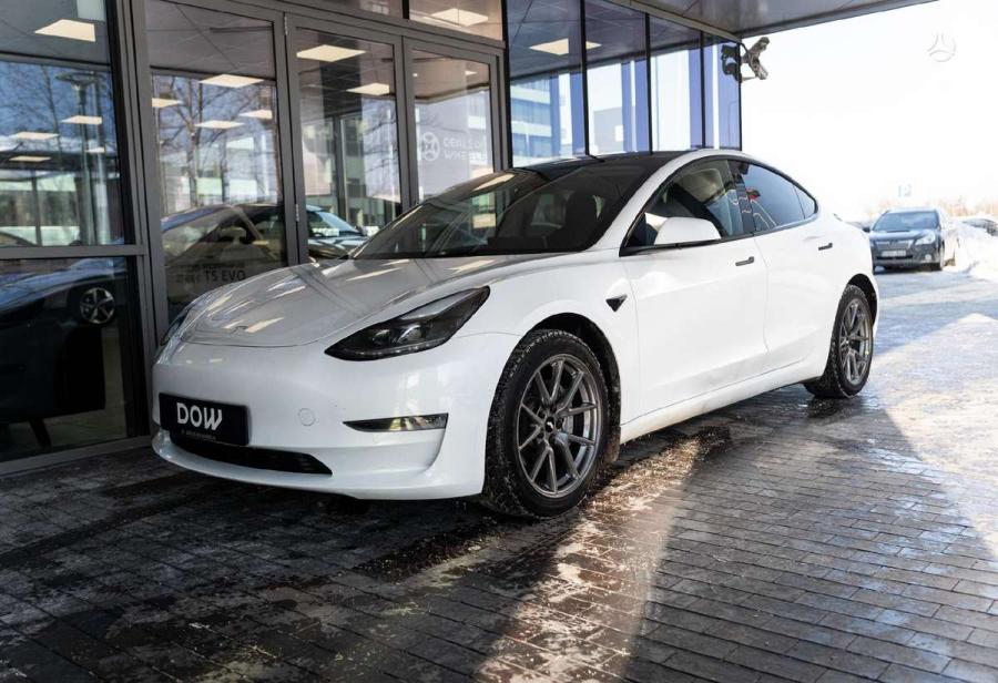 Balts Tesla Model 3 2021 Viļņa, ar dzinēja tilpumu 0.00 L un nobraukumu 96 tūkst. km par 23990 €, foto 2 vietnē AUTOMOTO.COM.LV