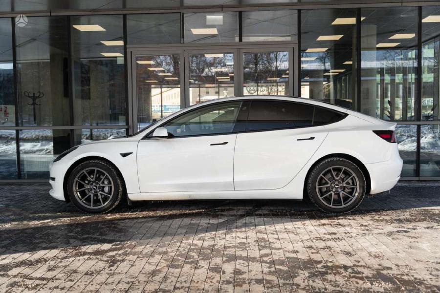 Balts Tesla Model 3 2021 Viļņa, ar dzinēja tilpumu 0.00 L un nobraukumu 96 tūkst. km par 23990 €, foto 4 vietnē AUTOMOTO.COM.LV