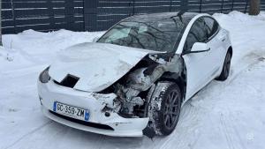 White Tesla Model 3 2021 in Jonava, with an engine capacity of 0.00 L and mileage of 60 thousand km for 9550 €, photo 2 on AUTOMOTO.COM.LV