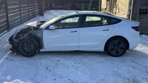 White Tesla Model 3 2021 in Jonava, with an engine capacity of 0.00 L and mileage of 60 thousand km for 9550 €, photo 10 on AUTOMOTO.COM.LV