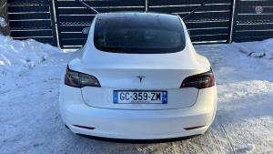 White Tesla Model 3 2021 in Jonava, with an engine capacity of 0.00 L and mileage of 60 thousand km for 9550 €, photo 12 on AUTOMOTO.COM.LV