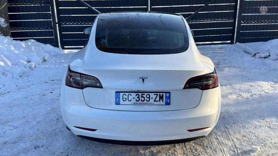 White Tesla Model 3 2021 in Jonava, with an engine capacity of 0.00 L and mileage of 60 thousand km for 9550 €, photo 12 on AUTOMOTO.COM.LV