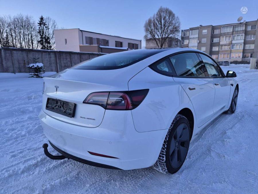 White Tesla Model 3 2021 in Mazeikiai, with an engine capacity of 0.00 L and mileage of 141 thousand km for 13900 €, photo 4 on AUTOMOTO.COM.LV