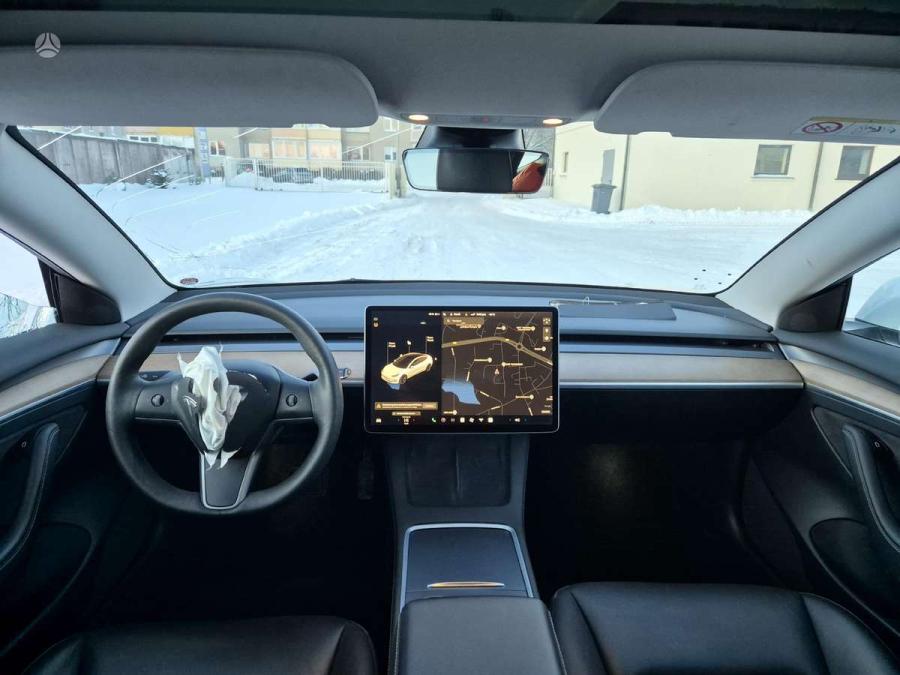 White Tesla Model 3 2021 in Mazeikiai, with an engine capacity of 0.00 L and mileage of 141 thousand km for 13900 €, photo 9 on AUTOMOTO.COM.LV