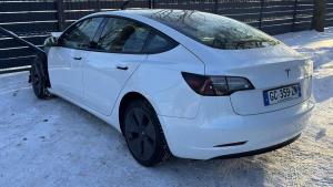White Tesla Model 3 2021 in Jonava, with an engine capacity of 0.00 L and mileage of 60 thousand km for 9350 €, photo 5 on AUTOMOTO.COM.LV
