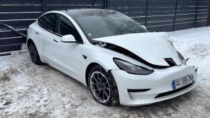 White Tesla Model 3 2021 in Jonava, with an engine capacity of 0.00 L and mileage of 60 thousand km for 9350 €, photo 9 on AUTOMOTO.COM.LV
