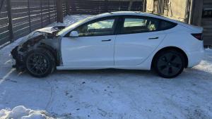 White Tesla Model 3 2021 in Jonava, with an engine capacity of 0.00 L and mileage of 60 thousand km for 9350 €, photo 12 on AUTOMOTO.COM.LV