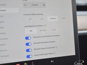 Белый Тесла Модель 3 2021 в Рига, объемом двигателя 0.00 л и пробегом 59 тыс. км за 27900 €, фото 8 на AUTOMOTO.COM.LV