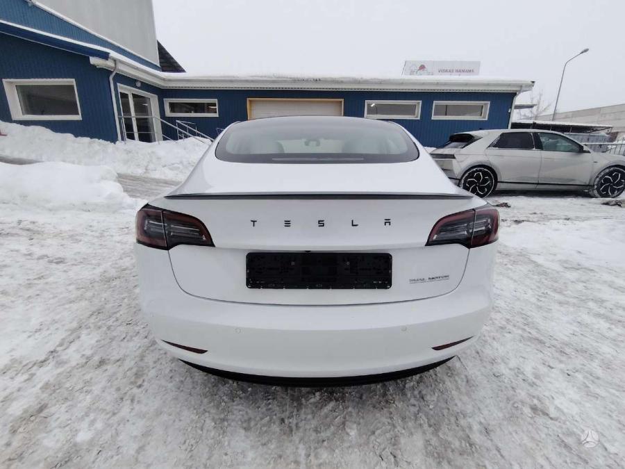 Balts Tesla Model 3 2021 Šauļi, ar dzinēja tilpumu 0.00 L un nobraukumu 125 tūkst. km par 17900 €, foto 5 vietnē AUTOMOTO.COM.LV