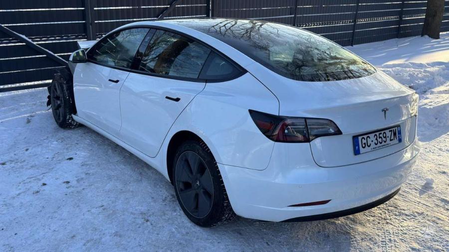 Balts Tesla Model 3 2021 Jonava, ar dzinēja tilpumu 0.00 L un nobraukumu 60 tūkst. km par 8850 €, foto 5 vietnē AUTOMOTO.COM.LV