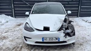 Balts Tesla Model 3 2021 Jonava, ar dzinēja tilpumu 0.00 L un nobraukumu 60 tūkst. km par 8850 €, foto 10 vietnē AUTOMOTO.COM.LV