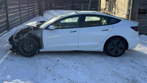 Balts Tesla Model 3 2021 Jonava, ar dzinēja tilpumu 0.00 L un nobraukumu 60 tūkst. km par 8850 €, foto 12 vietnē AUTOMOTO.COM.LV