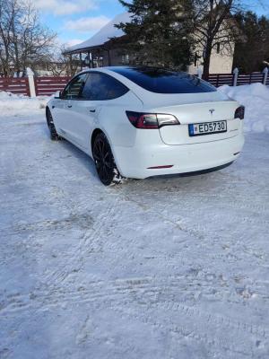 Balts Tesla Model 3 2021 Mažeikiai, ar dzinēja tilpumu 0.00 L un nobraukumu 183 tūkst. km par 20500 €, foto 4 vietnē AUTOMOTO.COM.LV