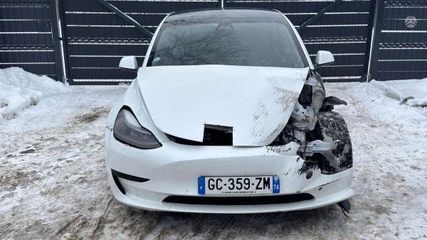 White Tesla Model 3 2021 in Jonava, with an engine capacity of 0.00 L and mileage of 66 thousand km for 8850 €, photo 10 on AUTOMOTO.COM.LV
