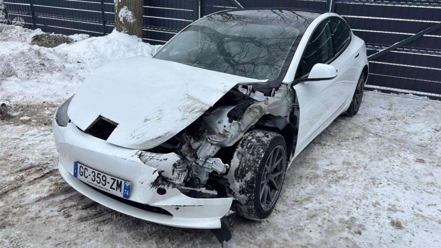 White Tesla Model 3 2021 in Jonava, with an engine capacity of 0.00 L and mileage of 66 thousand km for 8850 €, photo 11 on AUTOMOTO.COM.LV